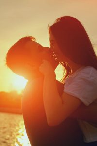 5 Zeichen, dass du eine echte emotionale Verbindung mit deinem Partner ...