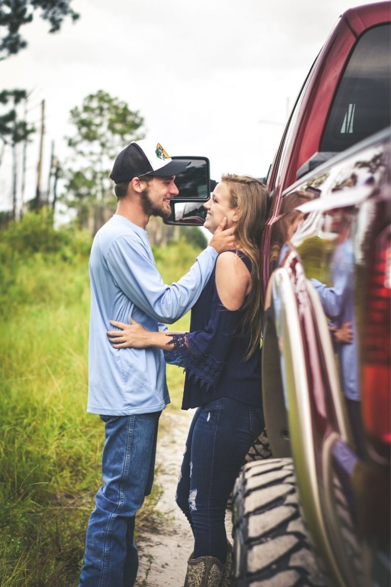 14 Zeichen, dass er sich in dich verliebt hat – schwer!