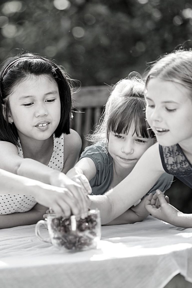 Wie du deinen Kindern Freundlichkeit beibringst