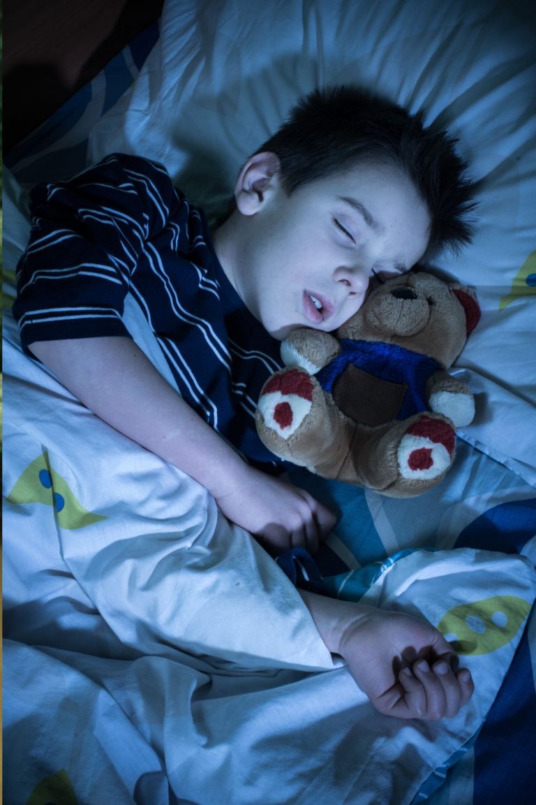 Wenn Eltern nur das Goldkind sehen – und du im Schatten stehst